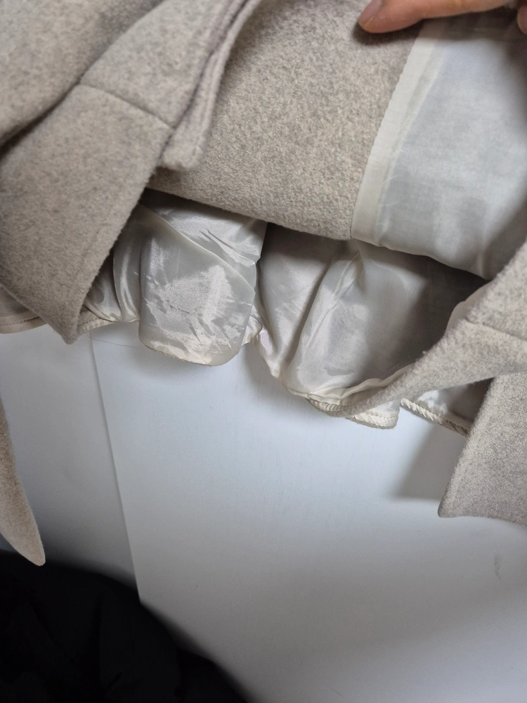 케이프코트 안입었어요 | 여성의류 | 당근 중고거래