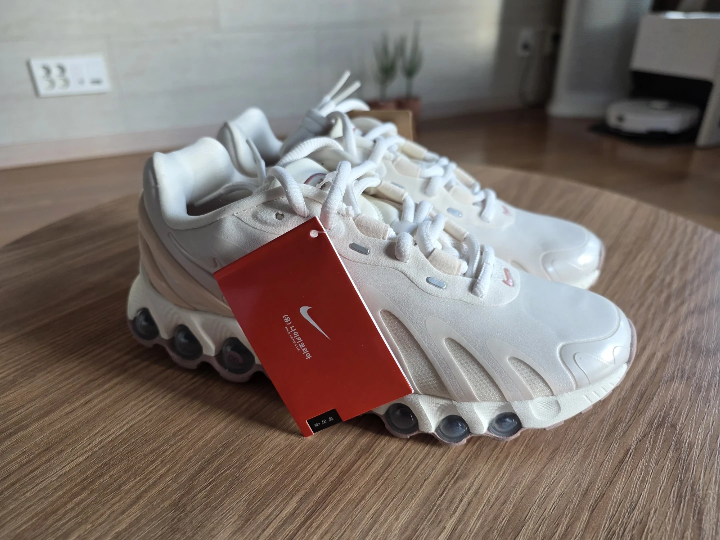 나이키 코리아 정품 AIR MAX Dn8 고급 여성 런닝화 230, 240mm | 스포츠/레저 | 당근 중고거래