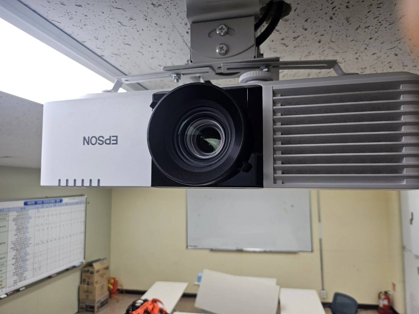 EPSON EB-L630U 레이저 빔프로젝터 | 디지털기기 | 당근 중고거래