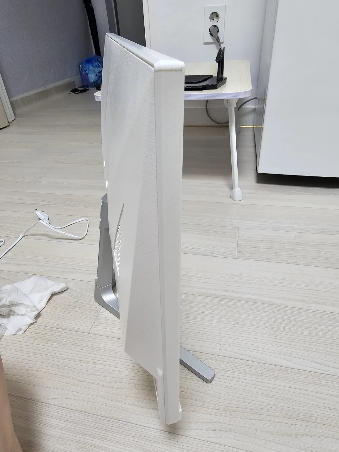 MONI LM240 화이트 모니터 | 디지털기기 | 당근 중고거래