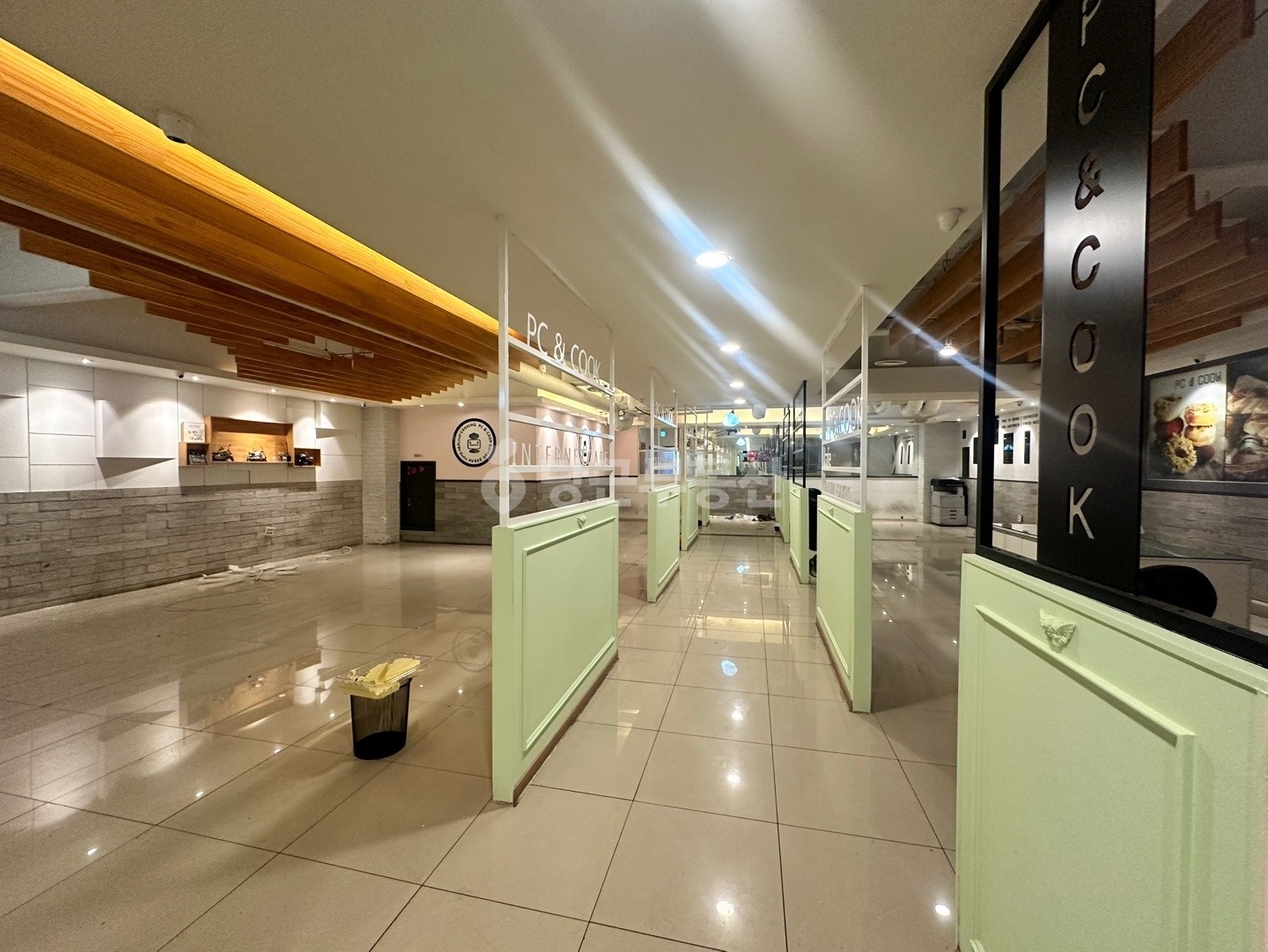 역삼역 근처에 위치한 넓은 평수 2층 무권리 상가 월세 1억 5,000 / 1,100 | 당근 부동산