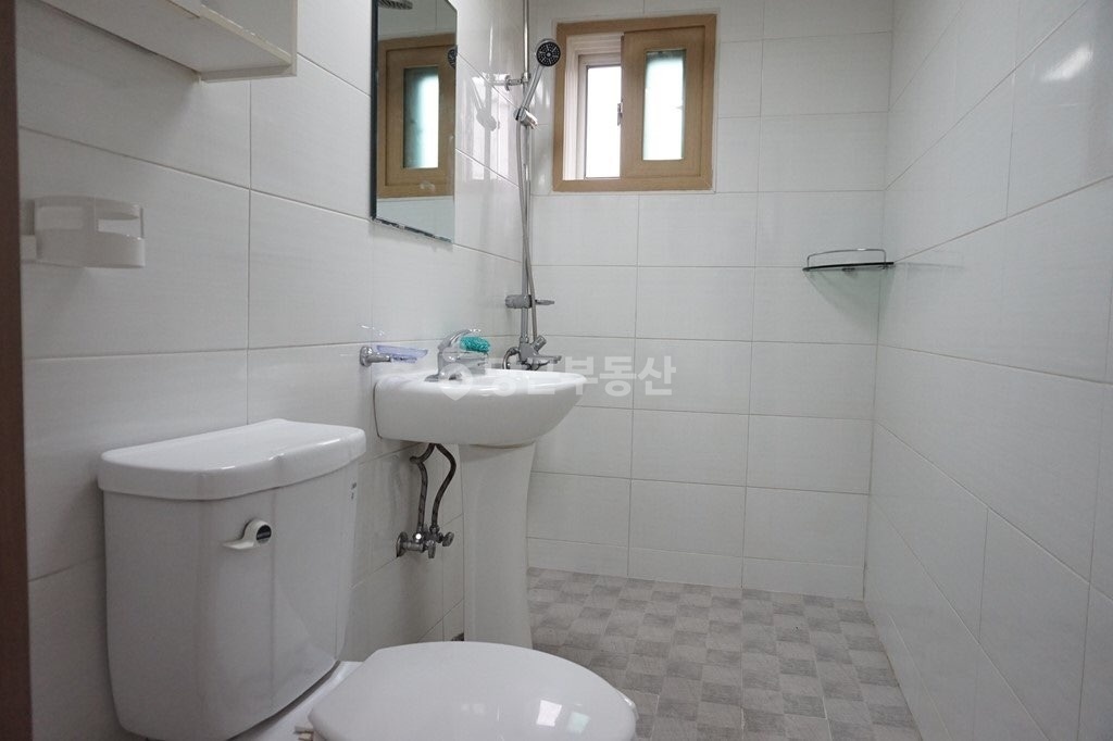 선 하우스 월세 3,000 / 65 | 당근 부동산