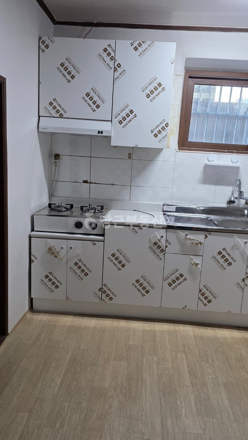 경남대 스타벅스2분 월세 300 / 40 | 당근 부동산