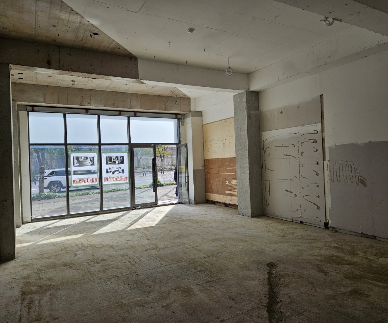 롯데마트 인근 // 대로변 접 ★병원상가 집중지 // 1층(24py) 연세 2,000 / 1,800 | 당근 부동산