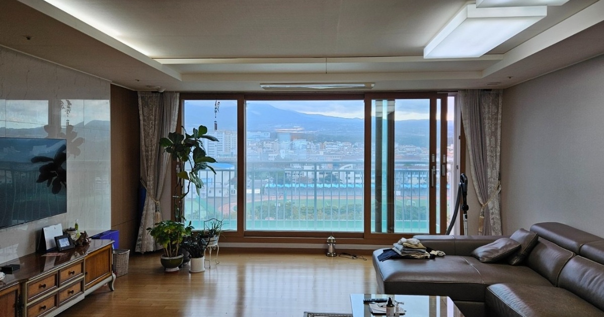 한라초 한라중 노형중 제주일고 한라대 학군 이마트 롯데마트 은행 병원 학원 등 생활 인프라 도보 이용 단지 앞
