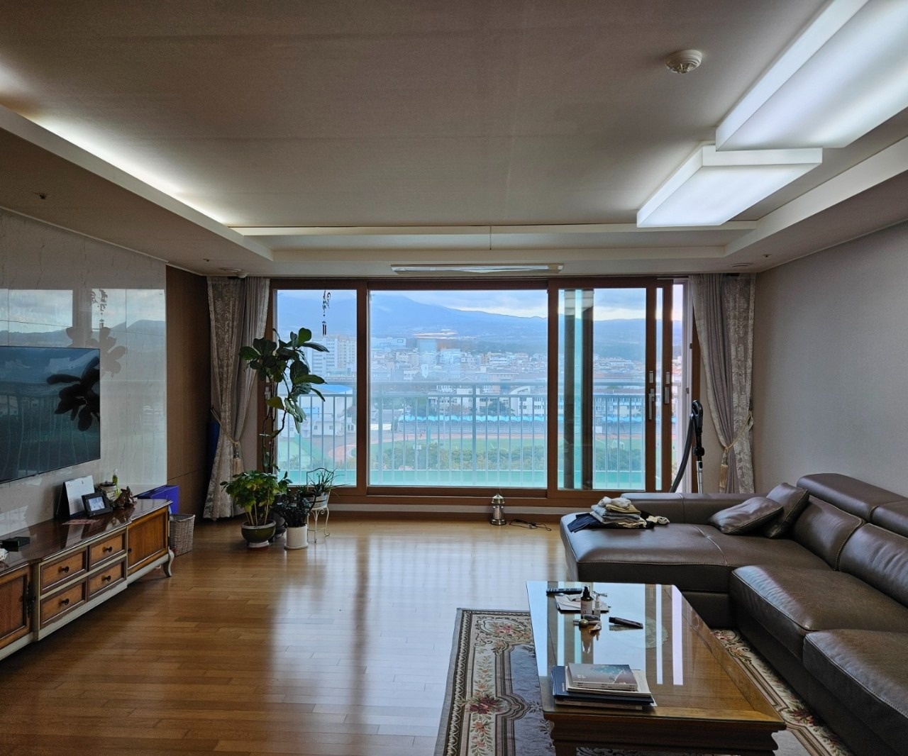 한라초 한라중 노형중 제주일고 한라대 학군 이마트 롯데마트 은행 병원 학원 등 생활 인프라 도보 이용 단지 앞