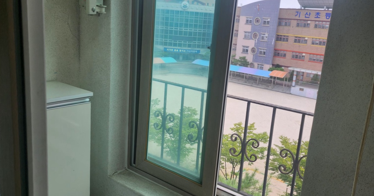 버스정류장 바로앞 초등학교 운동장뷰 원룸 월세 200 40 당근 부동산