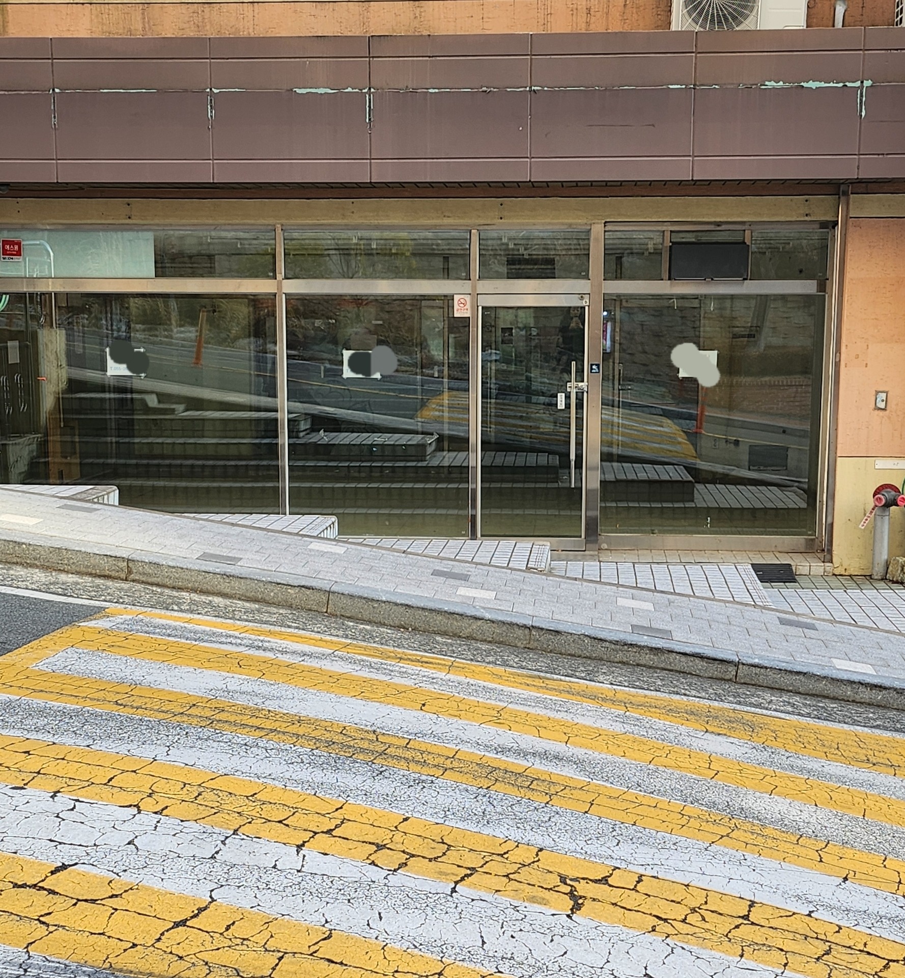 1360세대아파트,보행로에서 바로 진입, 편의점하던 곳 월세 3,000 / 100 | 당근 부동산