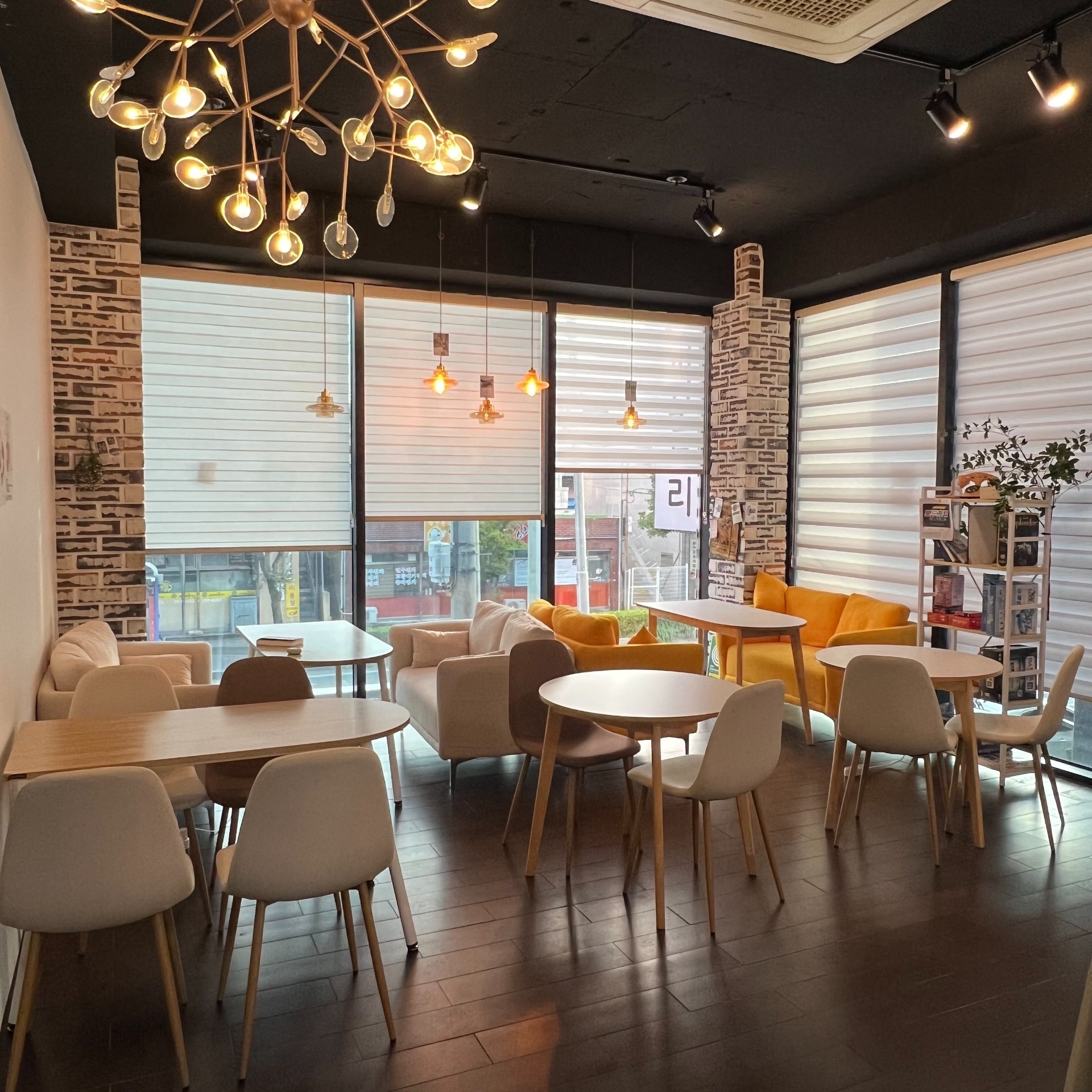 2층 카페 월세 1,000 / 50 | 당근 부동산