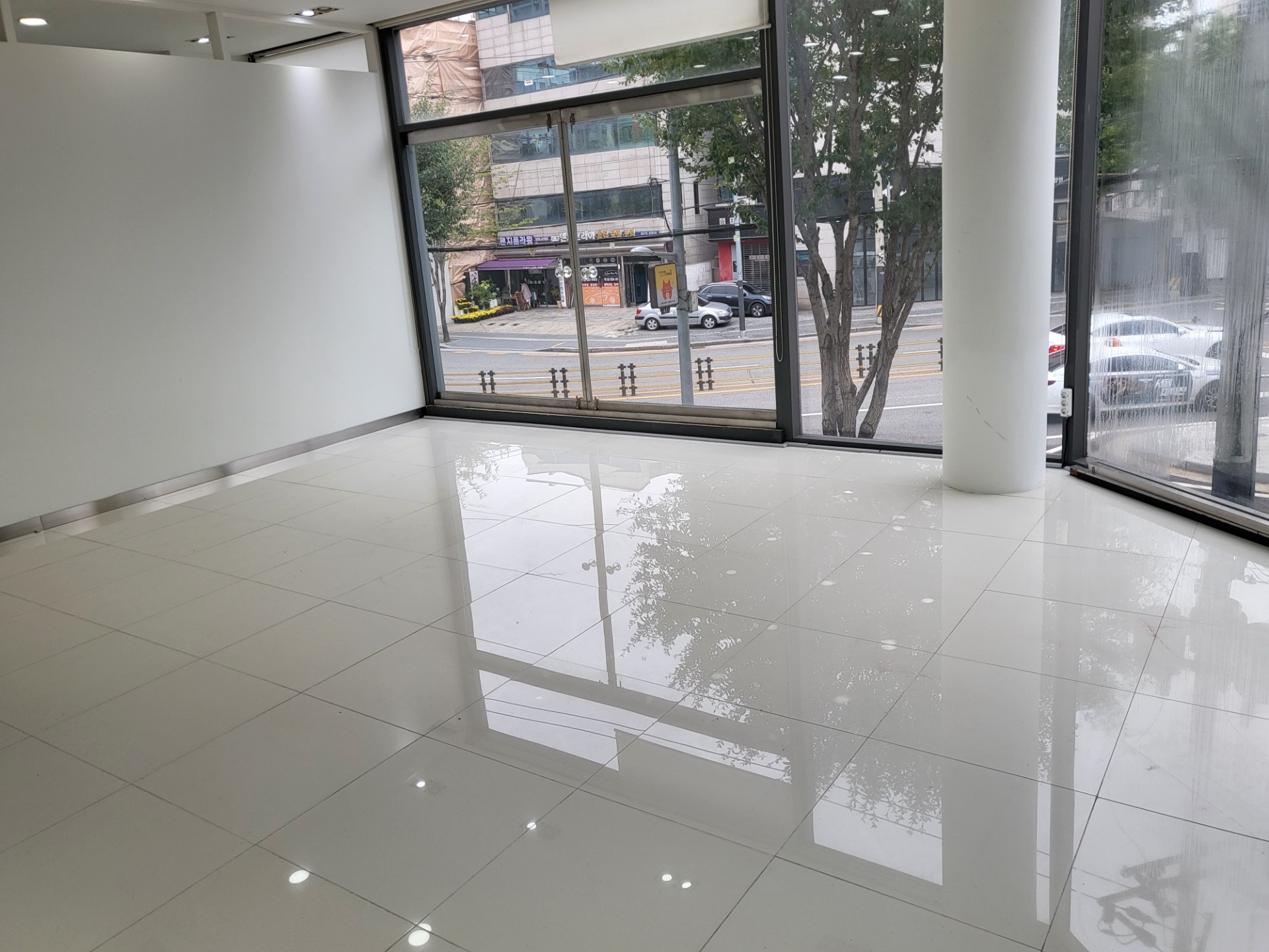 신석초 사거리 대로변 월세 1억 / 650 | 당근 부동산