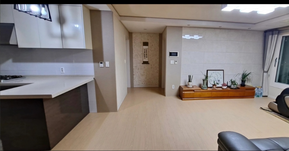 민오름 편의점도보1분이마트롯데마트차량10분 제주공항차량10분버스정류장도보5분 매매 3억 8500