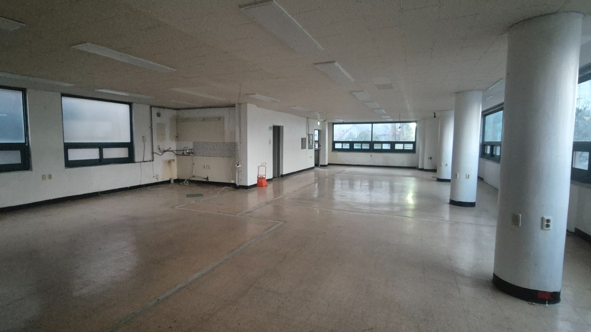 구역전사거리 3분거리 주변 아파트 유동인구 많음 월세 500 40 당근 부동산
